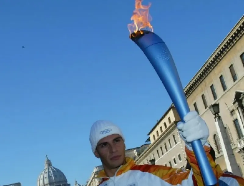 La Fiamma Olimpica arriva a Gubbio: un simbolo universale tra storia ...